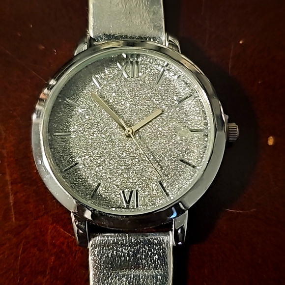 unbranded | Accessories | Silvertone Watch Wglittery Silver Round Face ...